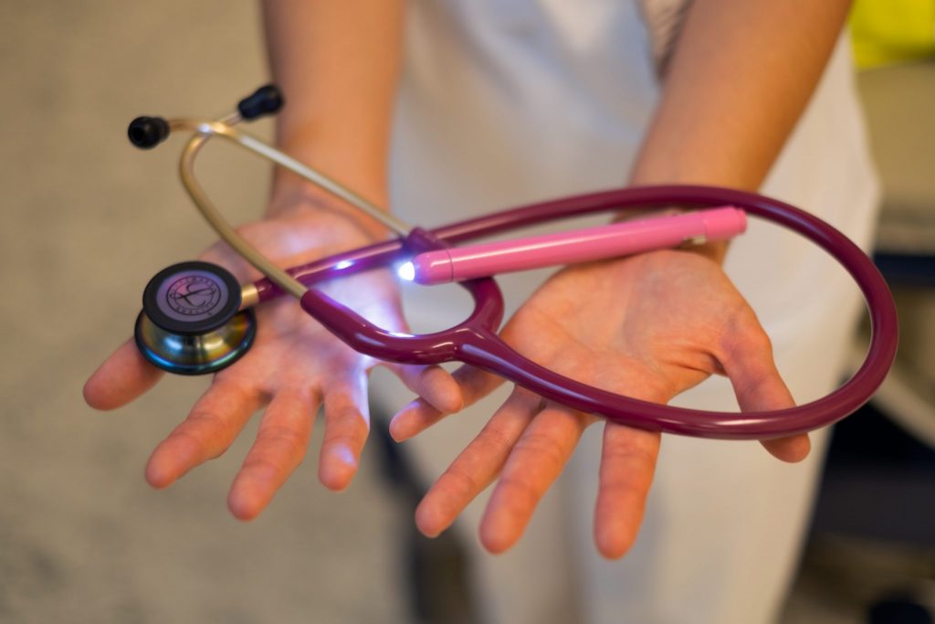 Ärmelhochkremplerin: Mit Notärztin Dr. Isabel Brenner-Kuhn in der ...