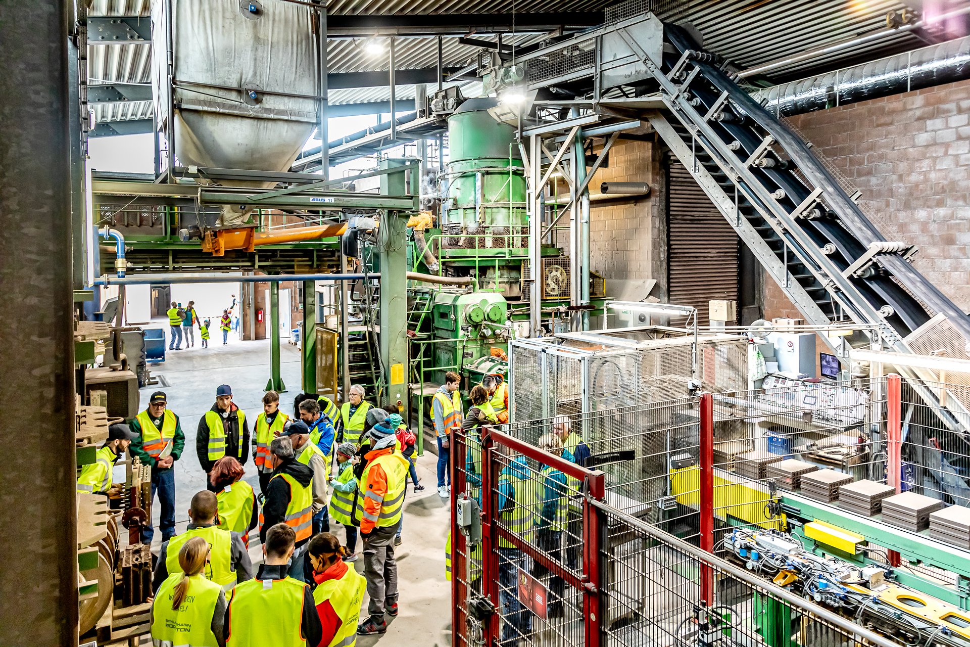 Ansbacher Ziegelei feiert neue Rohstoff-Aufbereitungsanlage ...