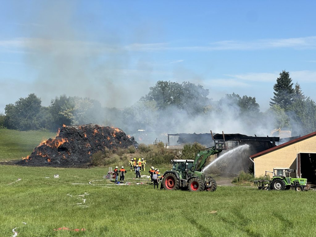 Obermögersheim: +++ Brand auf landwirtschaftlichem Hof +++ – fränkischer.de